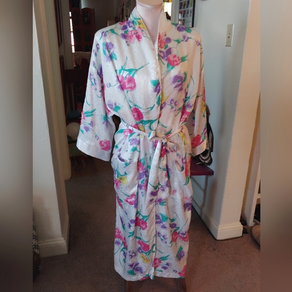 L.A. Intimates | Intimates & Sleepwear | Vintage Silky Robe L A ...